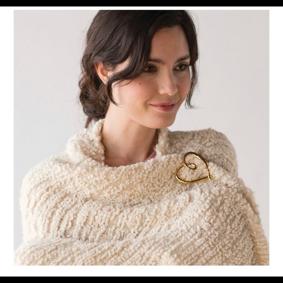 Demdaco | Jewelry | Heart Giving Pin | Poshmark